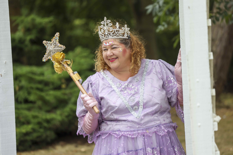 Eastenders Cheryl Comes To Sy In Cinderella